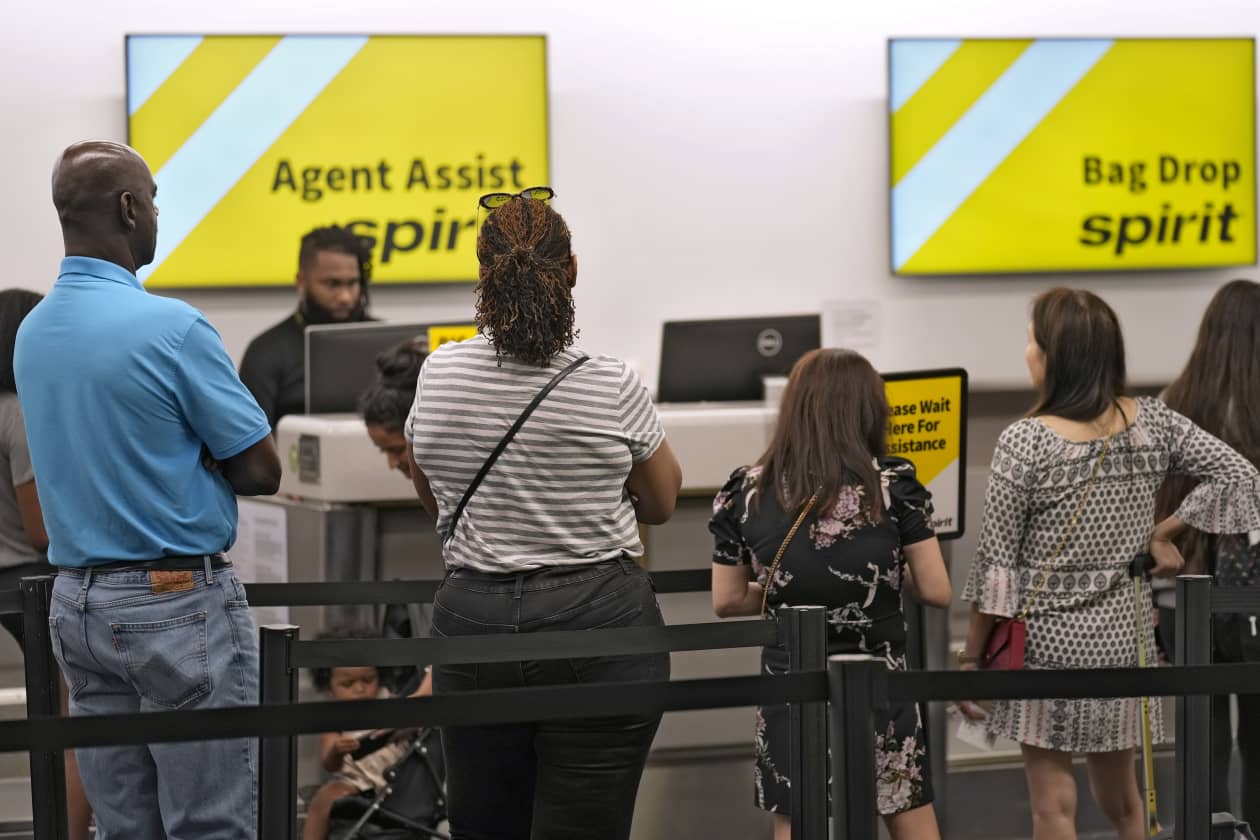 Technical issues cause widespread delays for Spirit, Air Canada flights ...