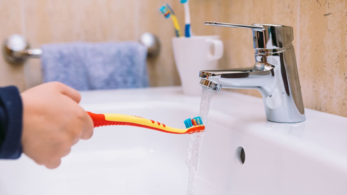 You're probably brushing your teeth wrong, this dentist says - MarketWatch