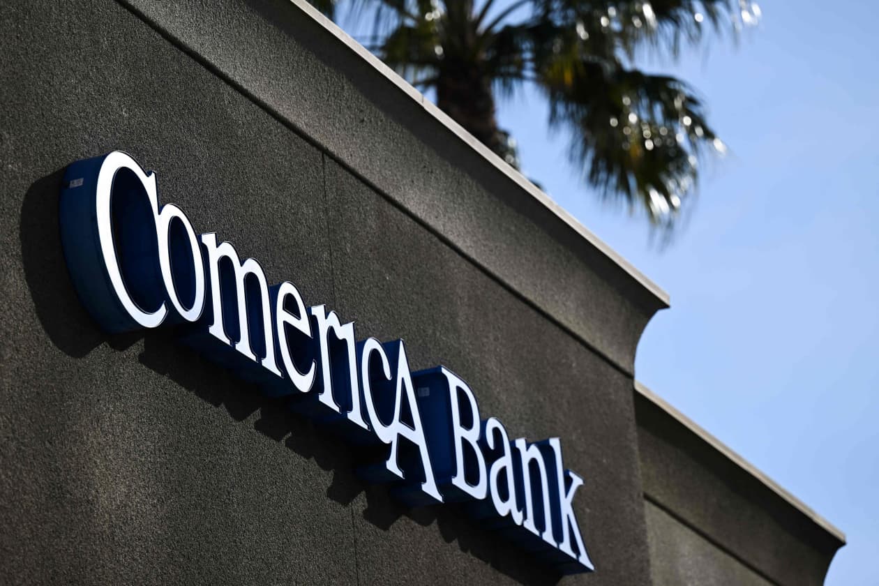 Bank stocks join market rally. Analyst cites boost to lenders’ balance ...