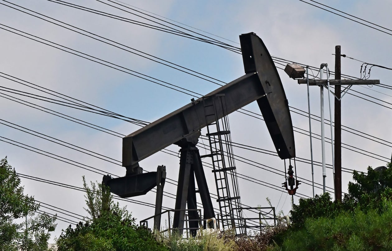 Global oil prices fall to a more than 1-week low, a day after settling ...