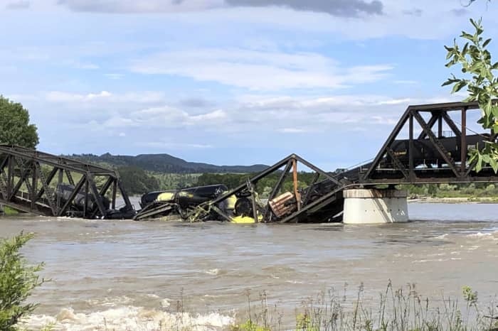 Bridge over Yellowstone River in Montana collapses, sending a freight ...