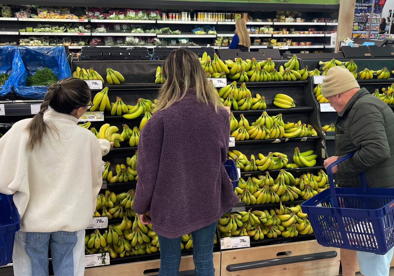 U.S. consumer confidence leaps to 17-month high on waning inflation and ...