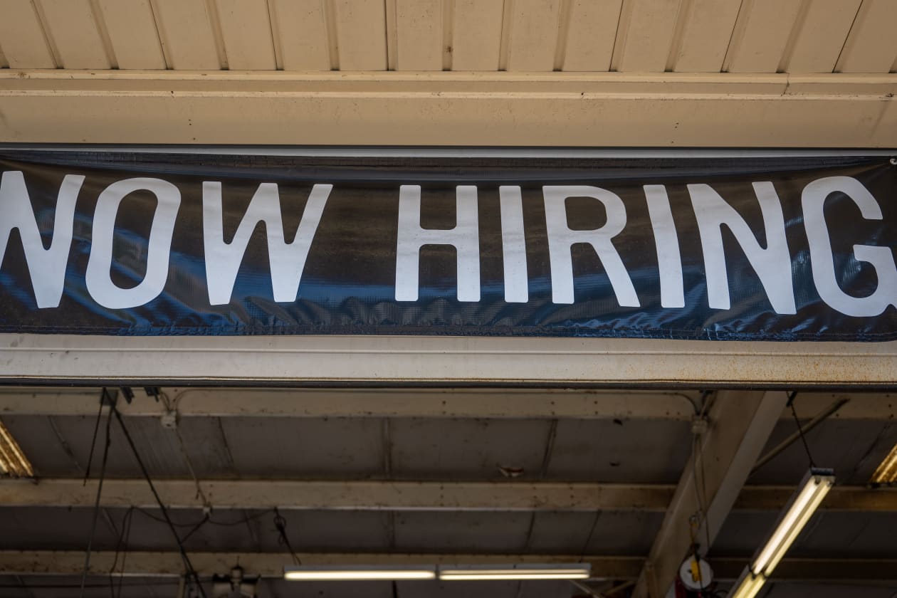 Jobless claims in U.S. drop to four-week low of 239,000. Still no sign ...