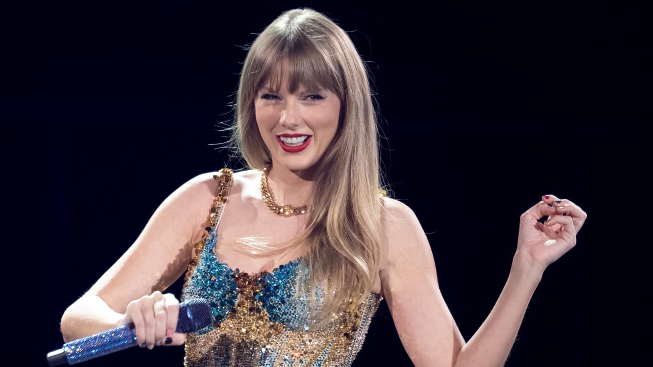 Taylor Swift is on track to earn $345 million this year, bringing her ...