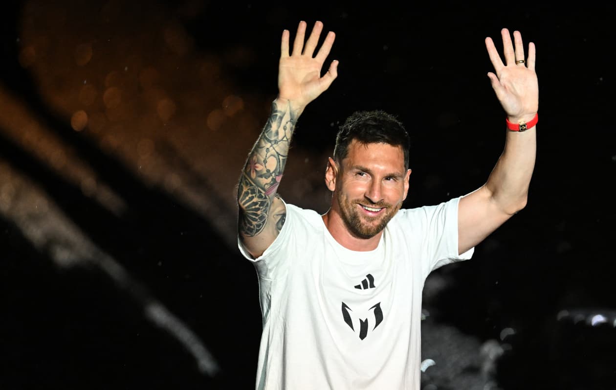 Inter Miami introduces Lionel Messi to cheering fans who braved ...
