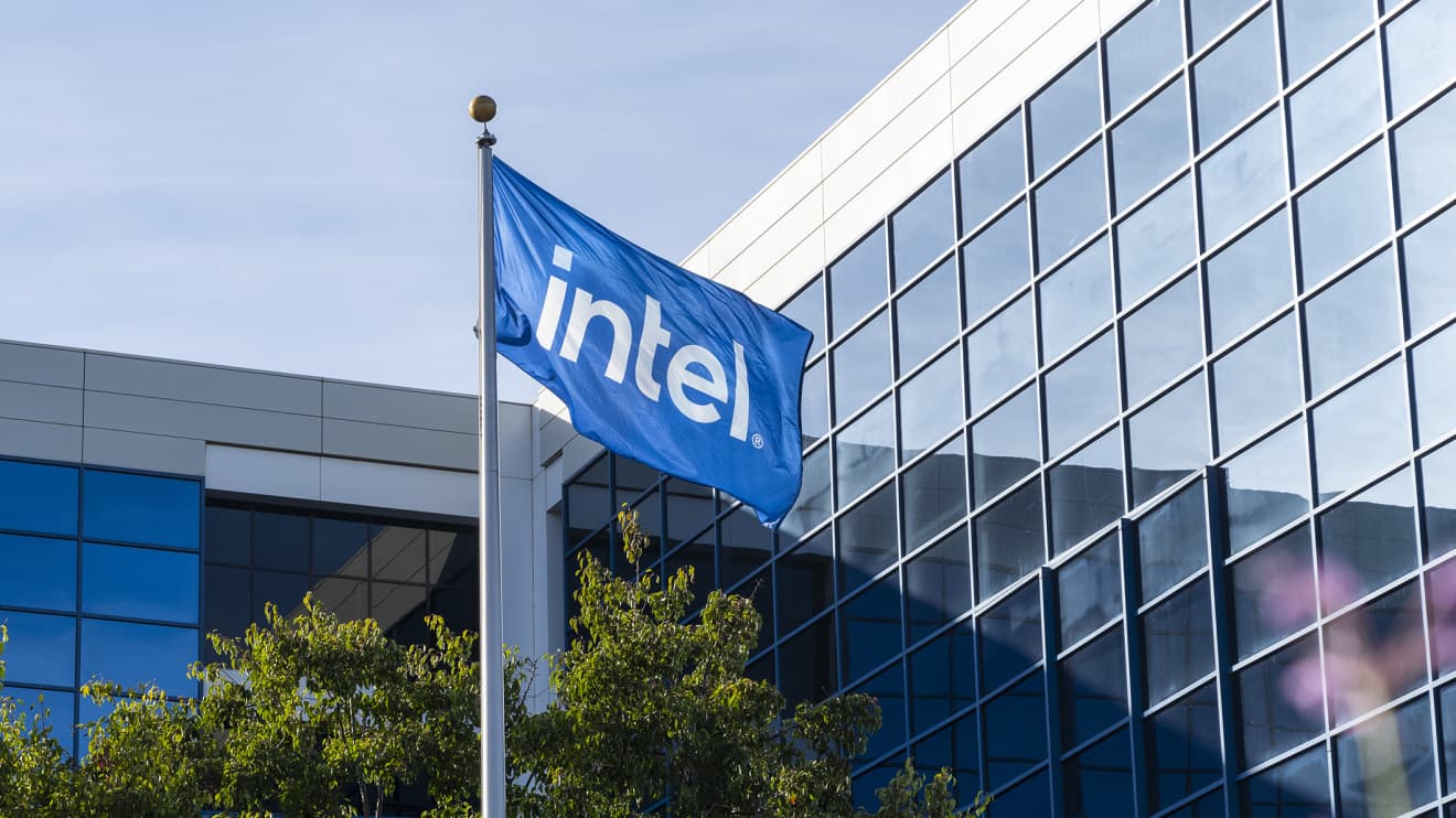 Intel is showing improvements, but AI setup remains a ‘mixed story ...