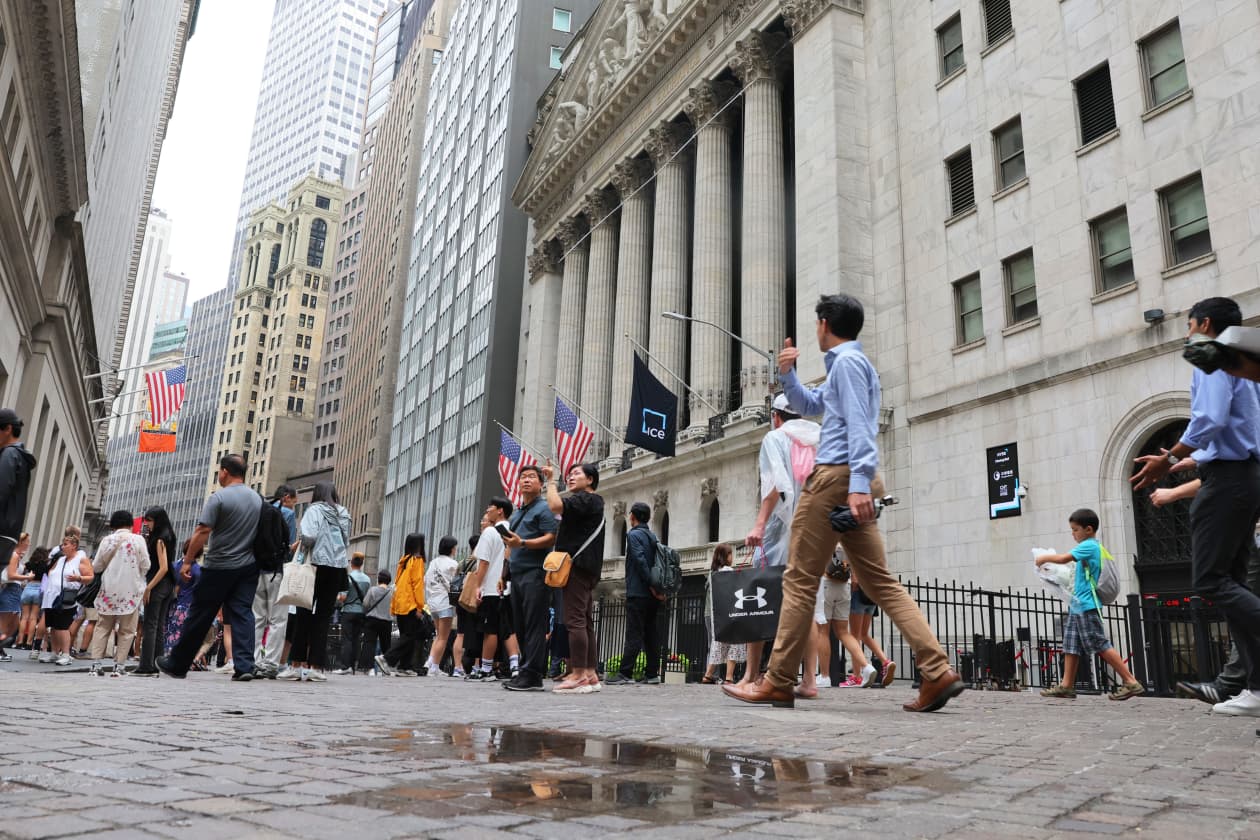 Dow’s historic winning streak is over. Here are the stocks that helped ...