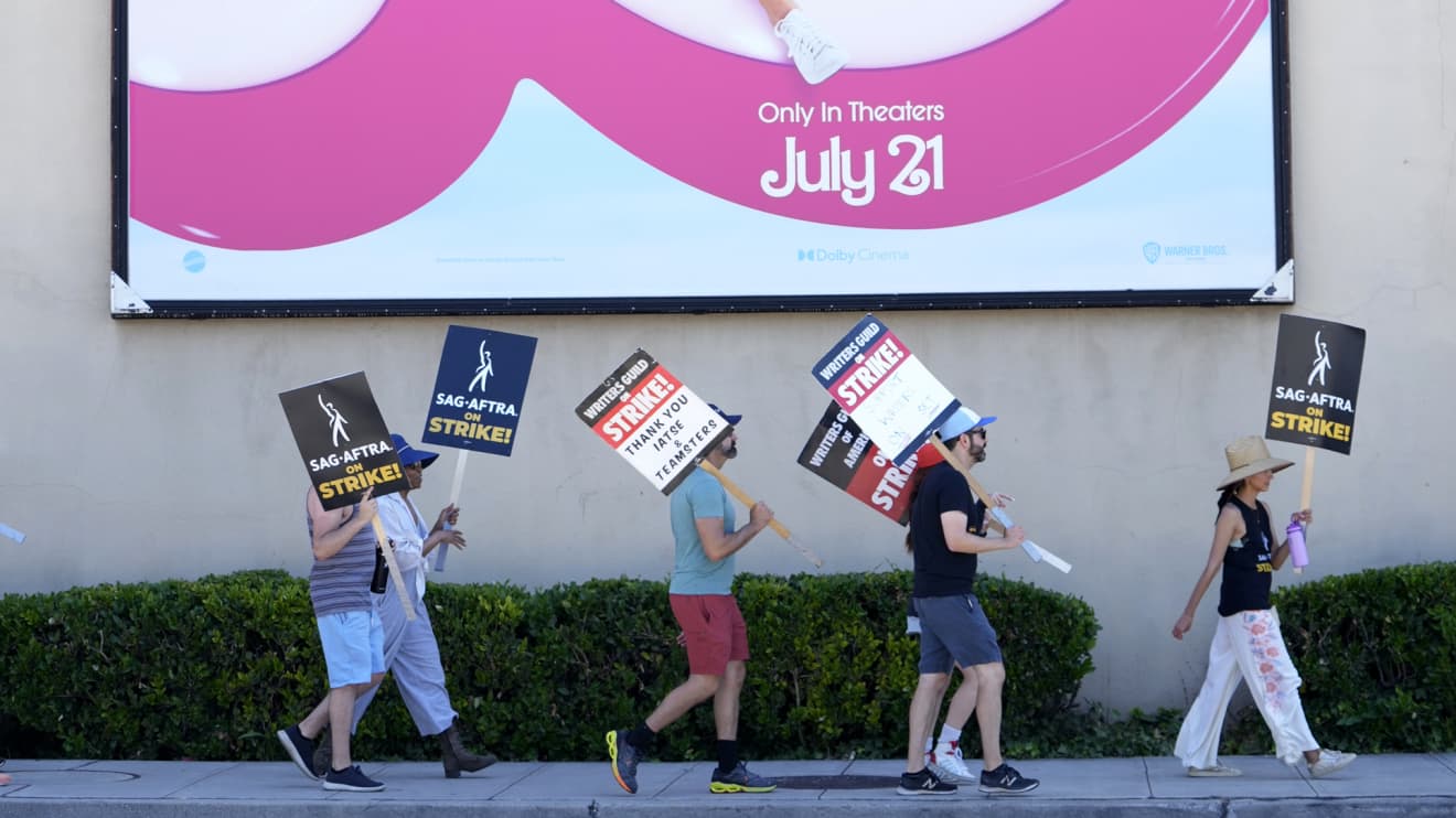 One burning question about the Hollywood writers and actors strike: Are ...