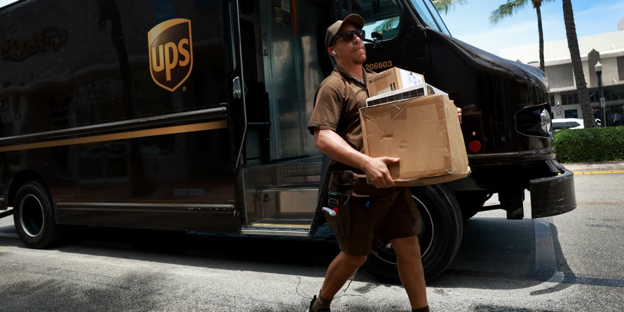 The UPS-Teamsters deal is good for the economy, analysts say. Here’s ...