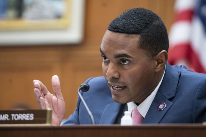 Dems give Fed 'veto power' over crypto bills, Rep. Torres says ...