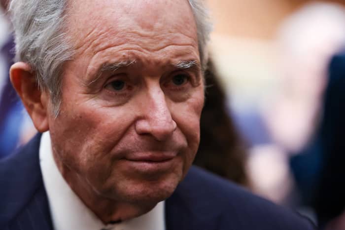 Blackstone CEO Schwarzman re-embraces Trump for 2024 elections ...