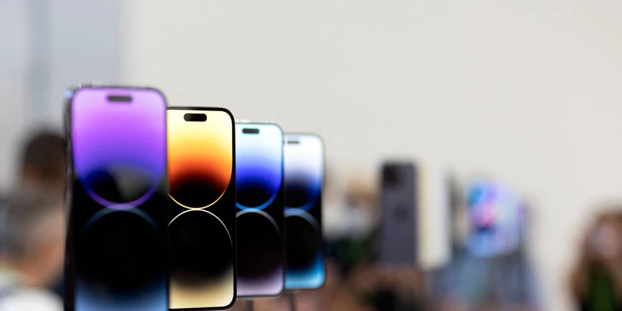 iPhone is a big winner despite historic downturn in worldwide ...