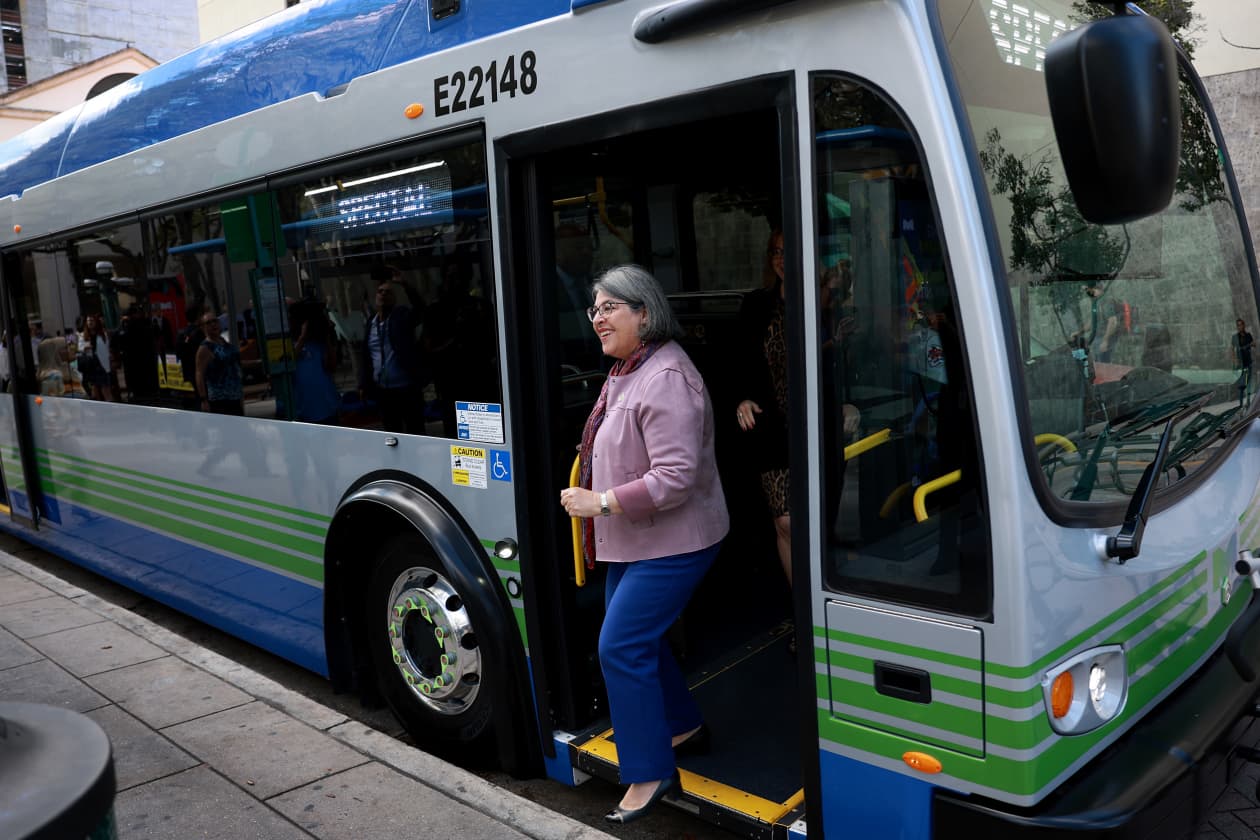 Proterra stock craters as electric-bus maker files for Chapter 11 ...