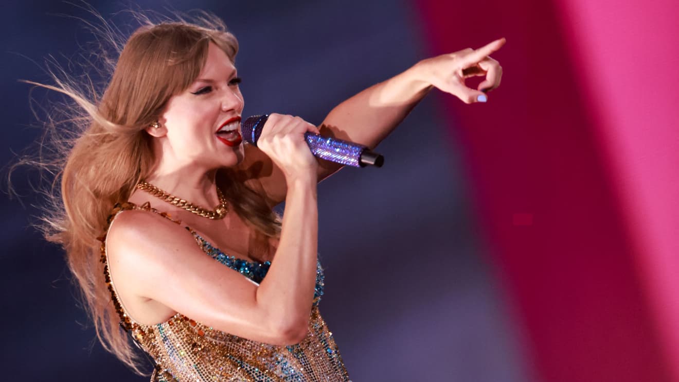 A $35,000 trip to see Taylor Swift? How fans boosted the Los Angeles ...