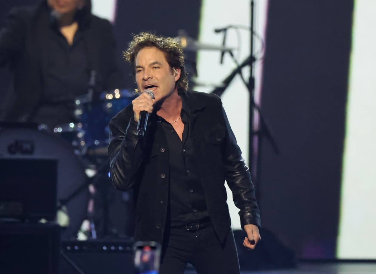 Train singer Pat Monahan lists lakeside mansion in Washington for $8.2 ...