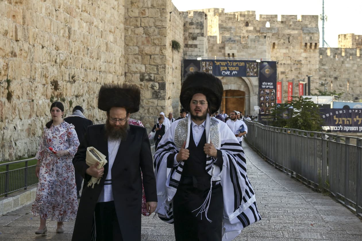 Orthodox Jewish Culture New York, Orthodox Jews Clash Over