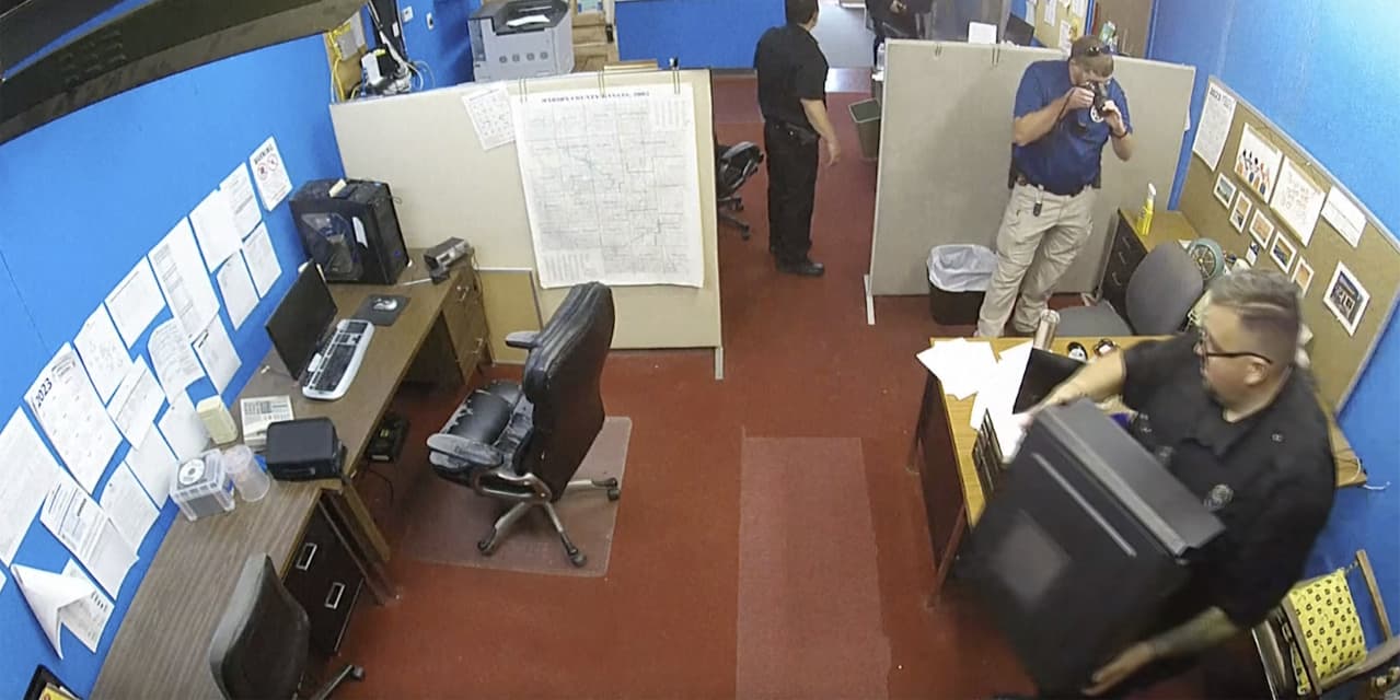 Evidence didn’t support police raid on Kansas newspaper, prosecutor ...