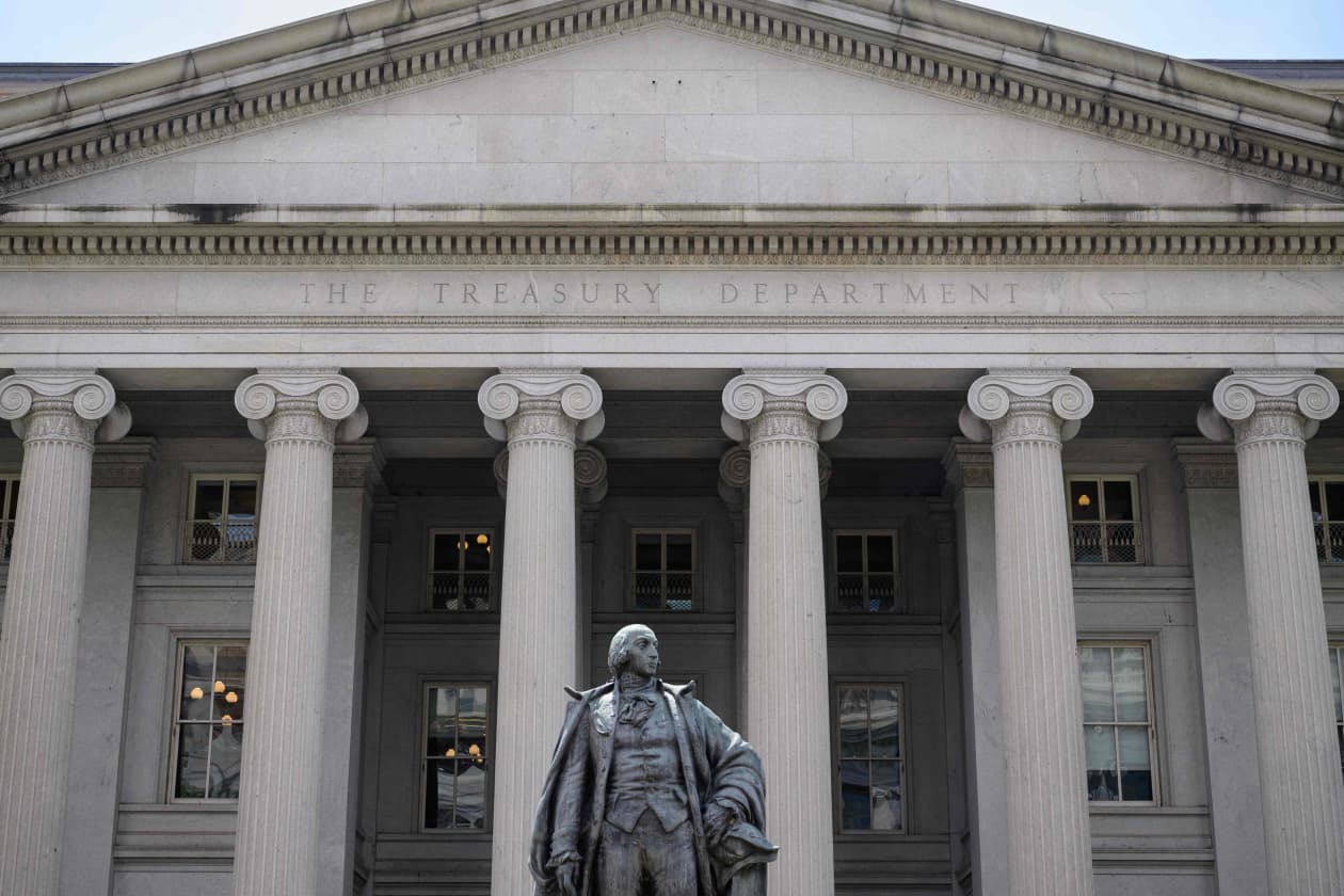 Treasury market returns are negative again. Why this time for bonds ...