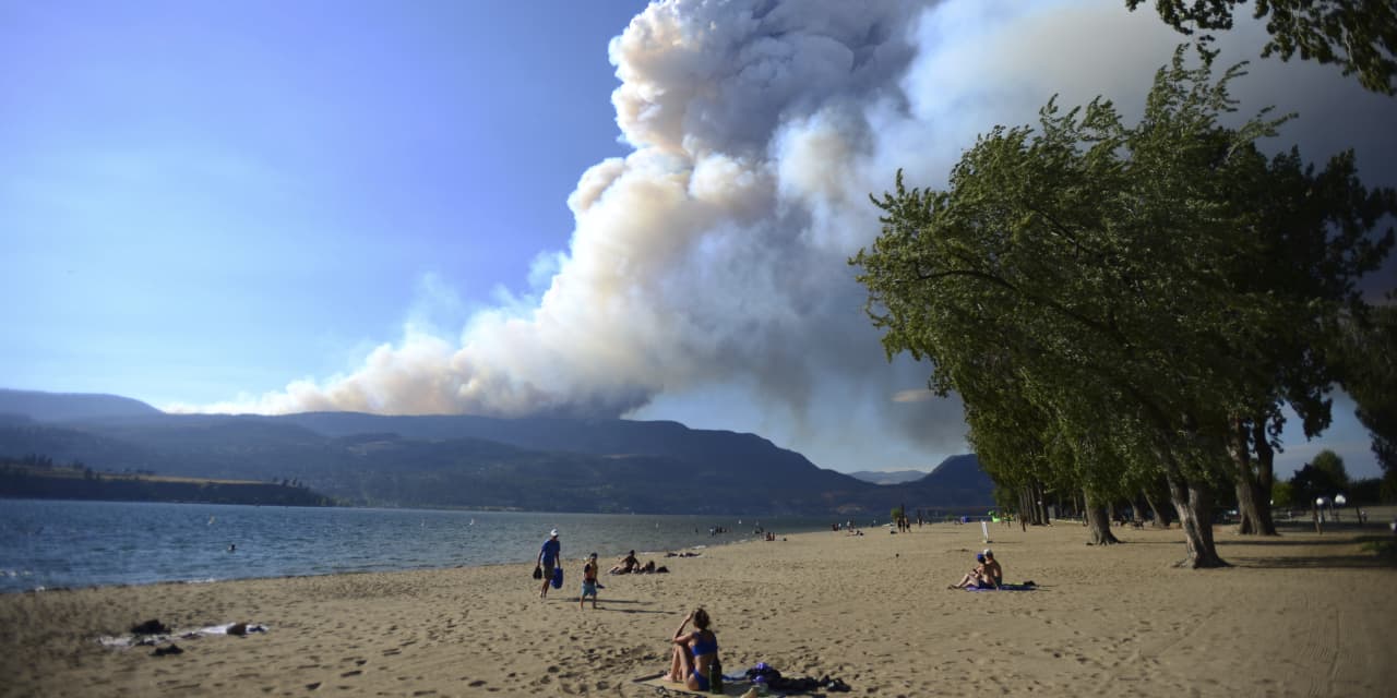 Yellowknife empties as thousands flee wildfire closing in on capital of ...