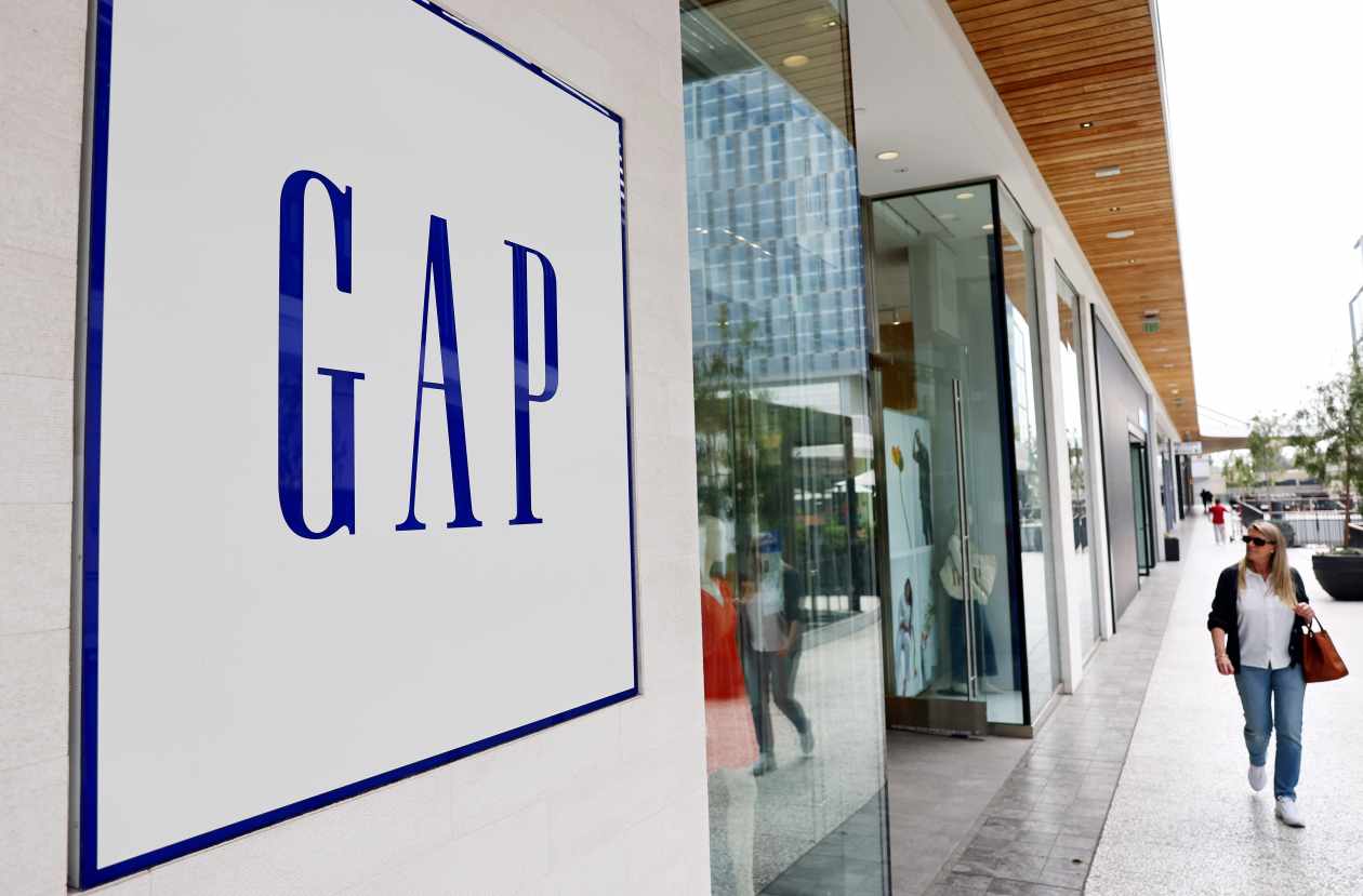 Gap sees sales stalling, and puts a number on the extra cost of tariffs. Stock tumbles ...