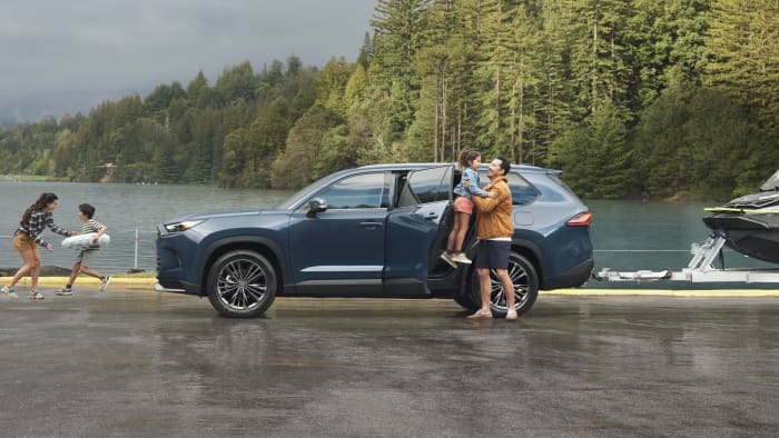 We compare the 2024 Mazda CX-90 PHEV and the Toyota Grand Highlander ...