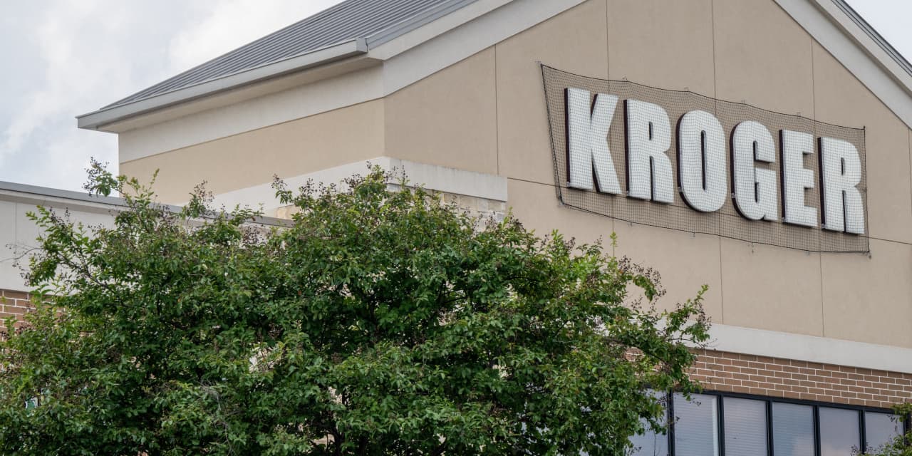 Kroger’s stock hits new highs as Albertsons deal dies. It faces these ...