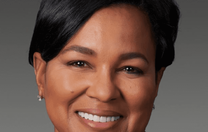 Walgreens CEO Roz Brewer steps down with stock at decade-and-a-half low ...