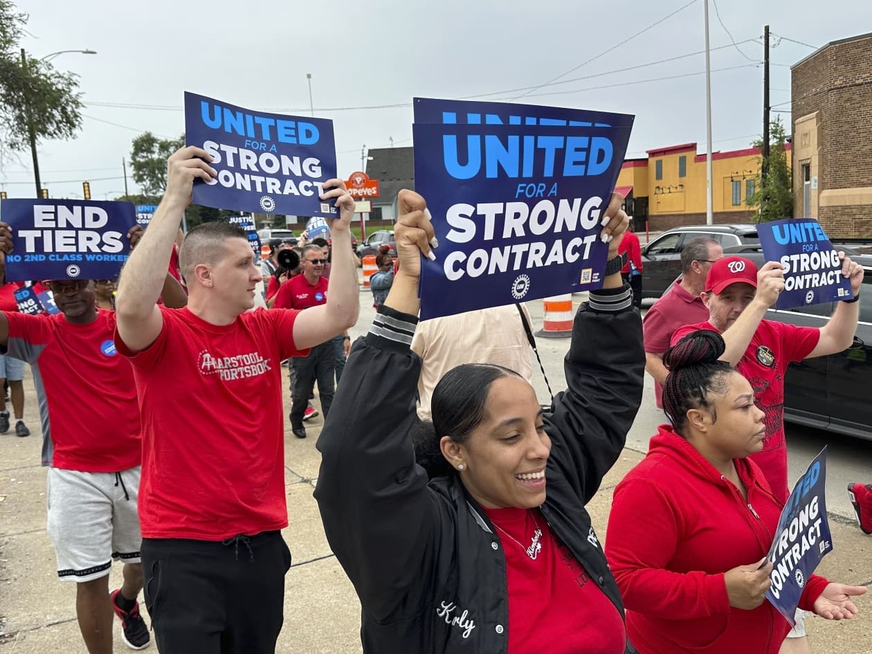 Strike deadline looms at General Motors, Ford and Stellantis with UAW’s ...
