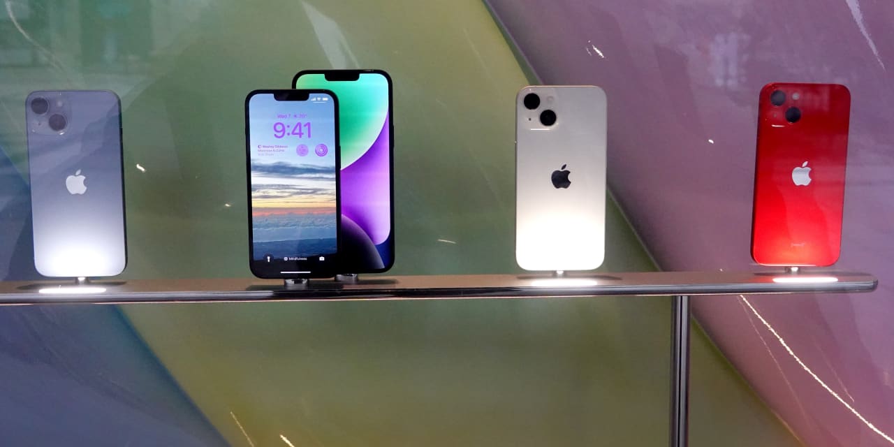 Qualcomm will make Apple’s iPhone modems until 2026, and its stock ...