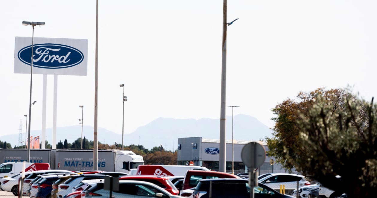 Ford’s and Tesla’s stocks gain, American Airlines, Netflix and Nio ...