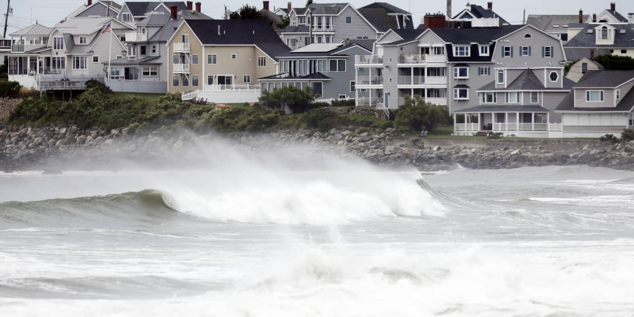 Storm Lee lashes New England and Canada with wind, heavy rain, pounding ...
