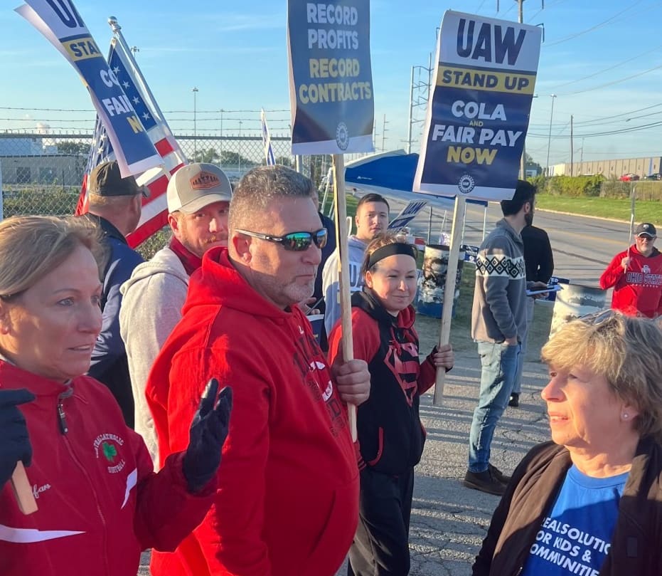 ‘People see that unions can help them’: Labor leaders stand with ...