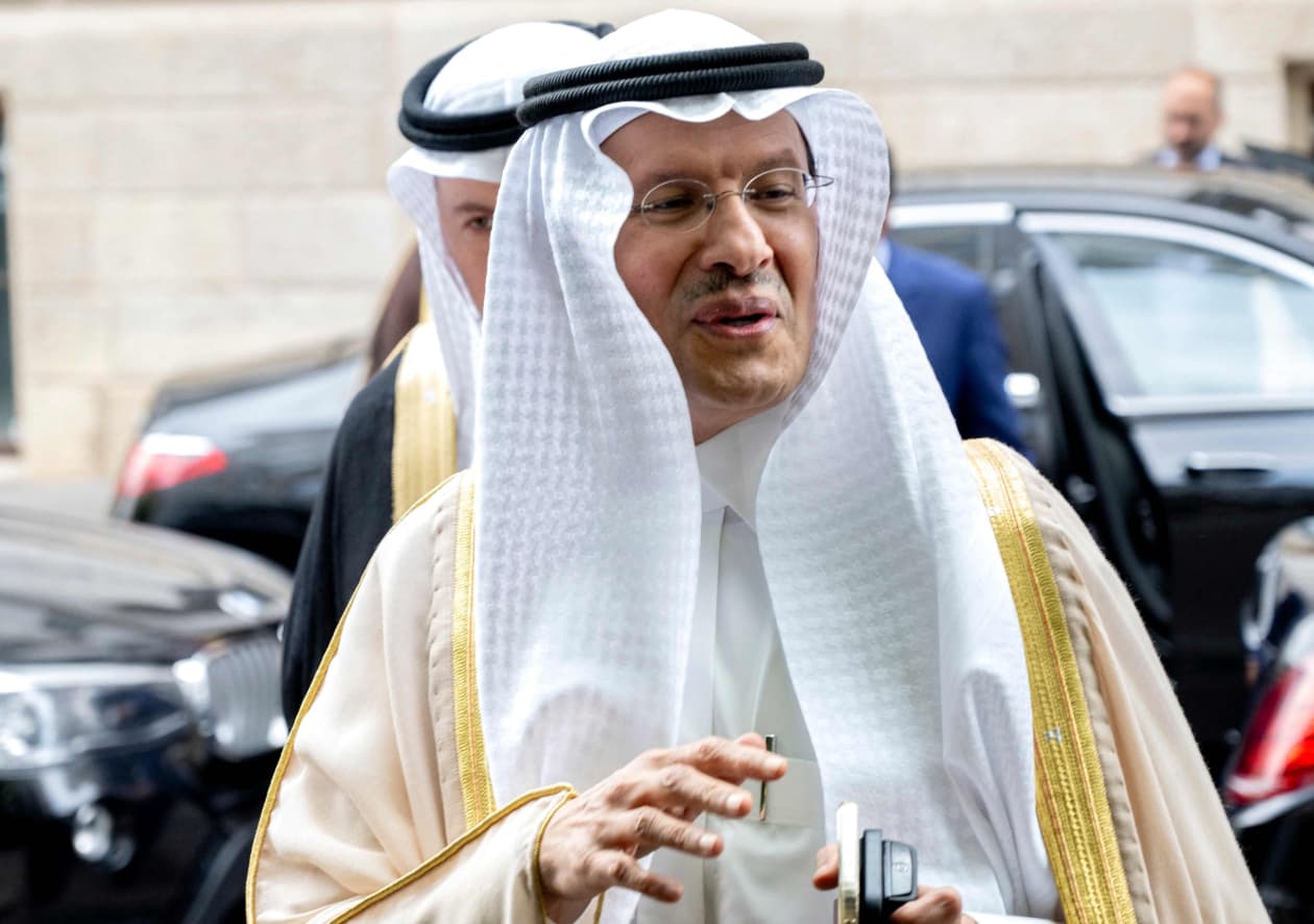 Saudi Arabia to extend 1 million-barrel-a-day oil production cut ...