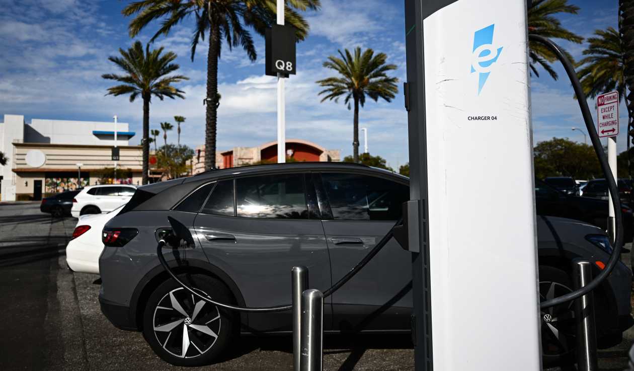 Automakers, retailers ask feds to restart EV charger funding - MarketWatch