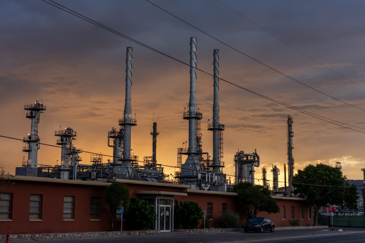 Crude oil futures eke out modest weekly gains after Russia bans gas and ...