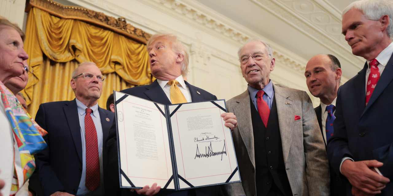 特朗普签署《天才法案》，美国加密货币监管迈出重要一步 - WSJ