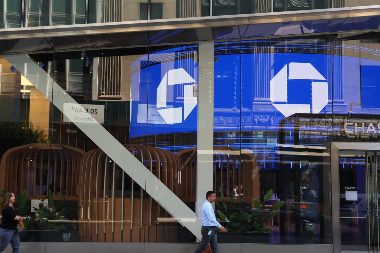 JPMorgan Chase names new investment-bank boss and sets up digital bank ...