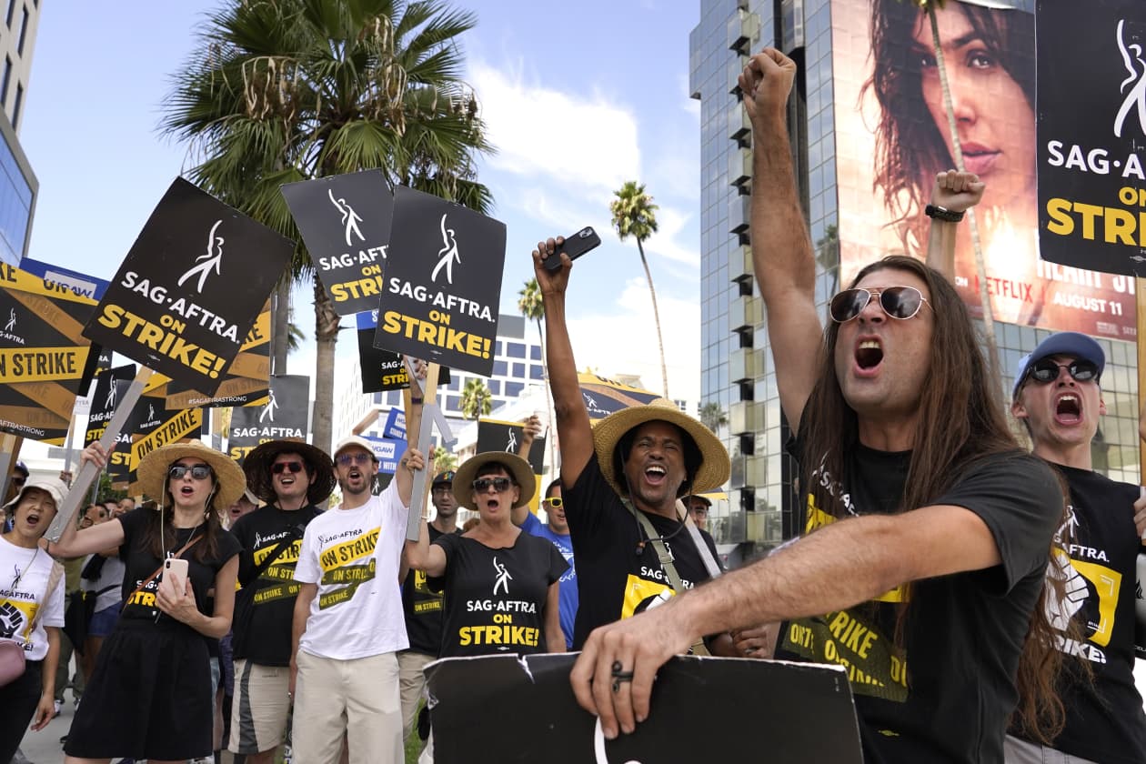 Striking actors slam ‘bullying tactics’ as Hollywood studios break off talks - MarketWatch