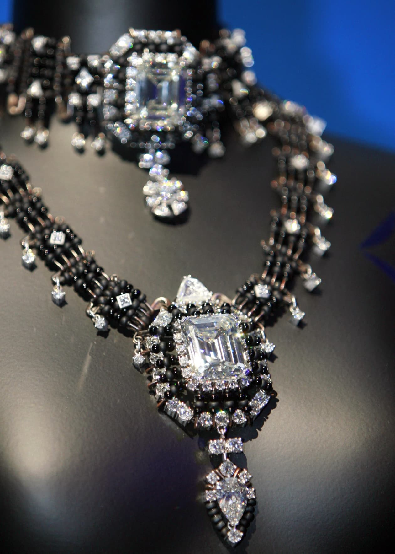 De Beers slashes diamond sales to tackle gemstone market glut MarketWatch