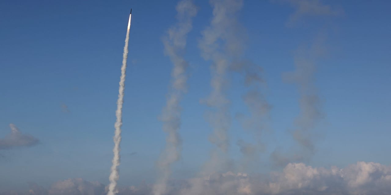 Hamas kills 40 in unprecedented, wide-ranging incursion into Israel ...