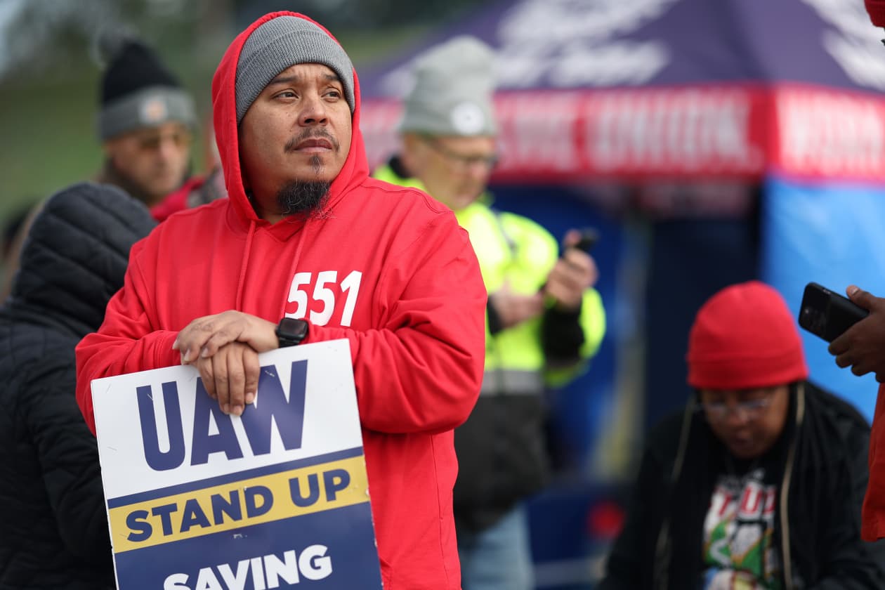 In surprise move, UAW says 8,700 Ford workers walk off job at ...