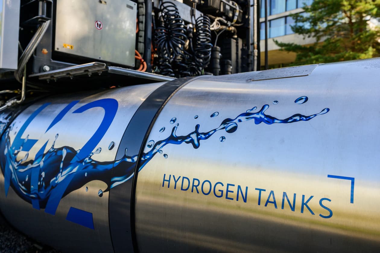 Biden to roll out $7 billion for hydrogen hubs, which are key for ...