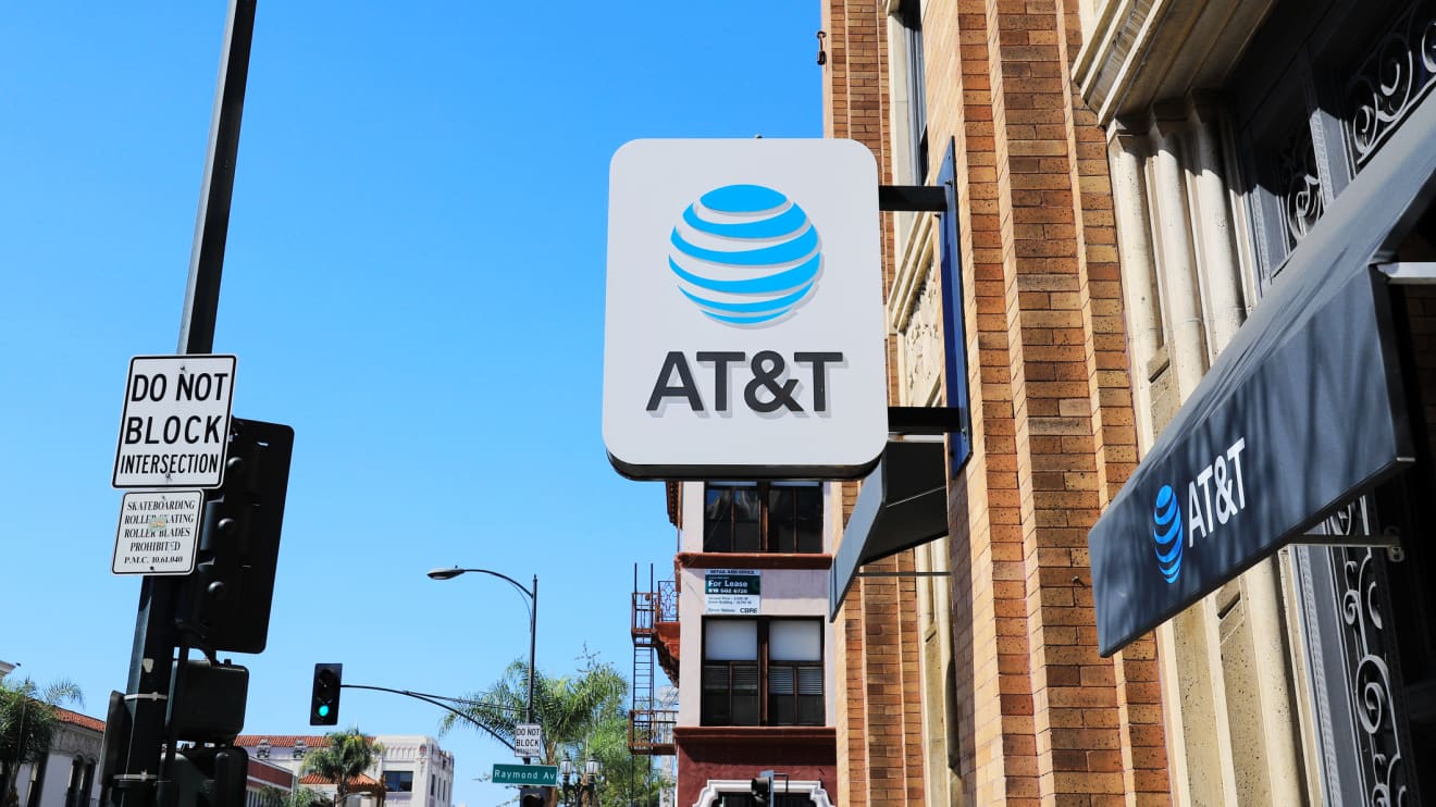 AT&T’s stock surges as company beats on key metric, boosts earnings ...