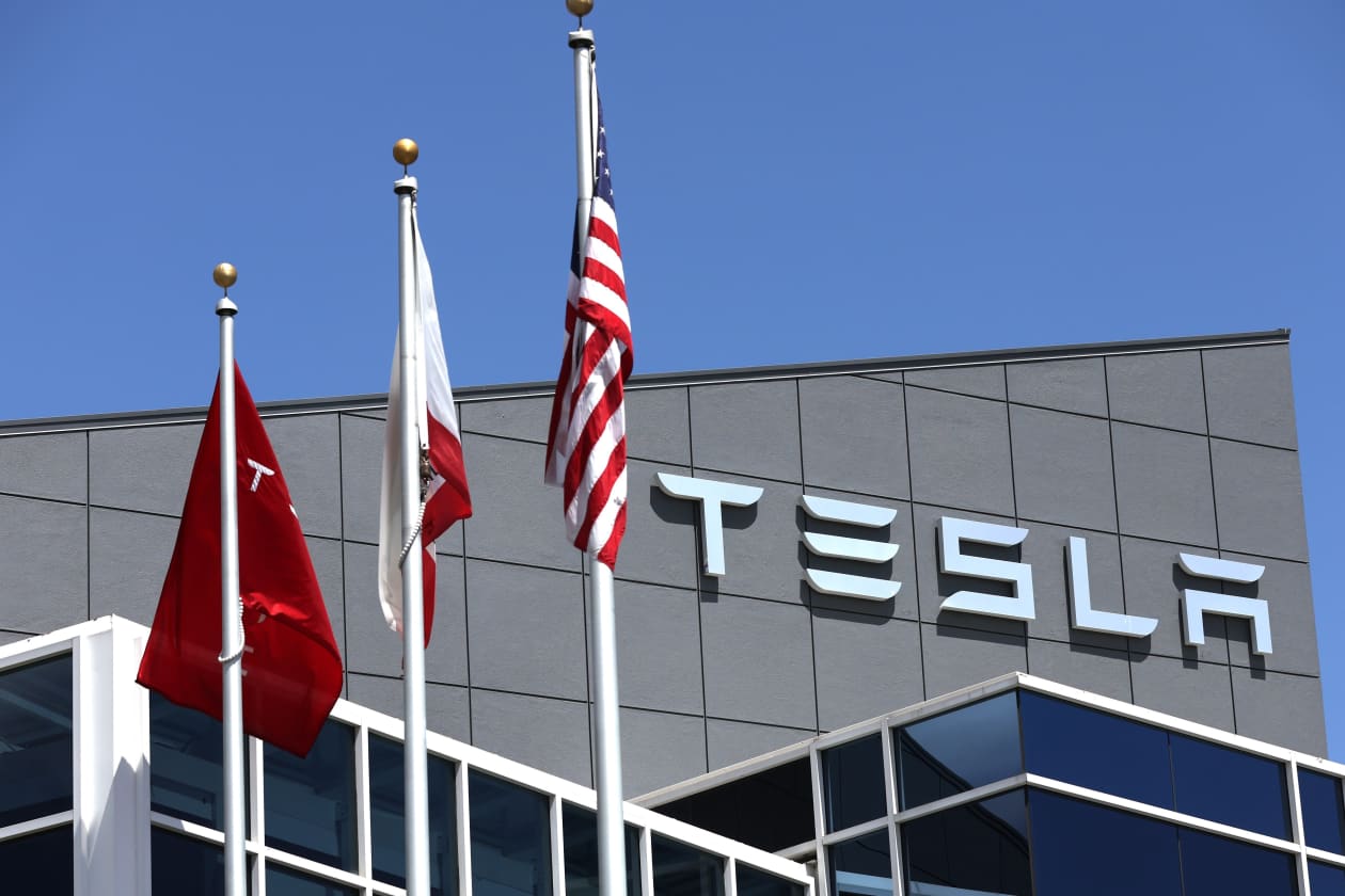 Tesla’s stock surge means even the biggest bulls are showing some ...