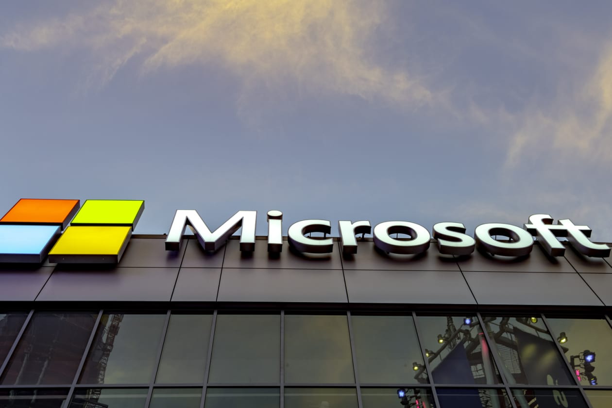 Microsoft gets closer to overtaking Apple as most valuable U.S. company ...
