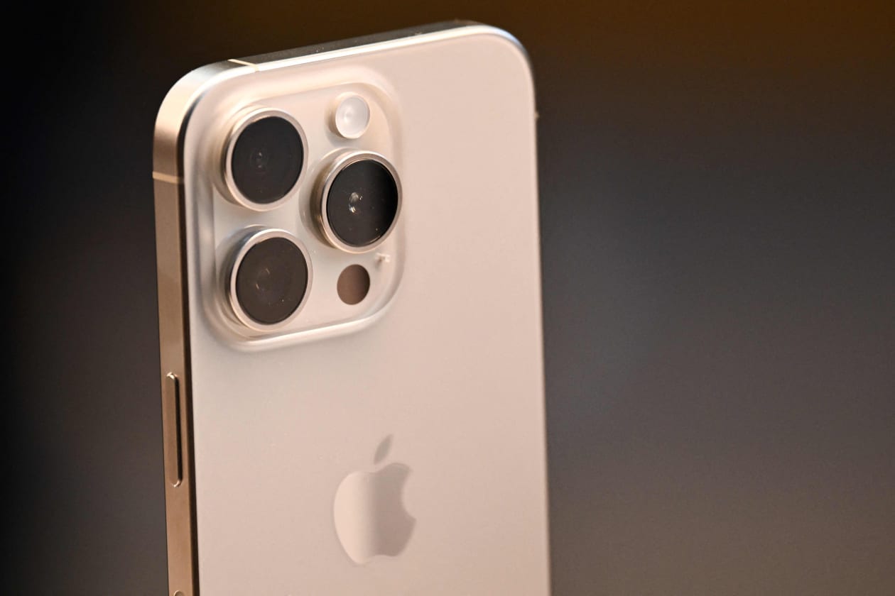 Apple hasn’t gotten an ‘all clear’ on tariffs, but its stock is still ...