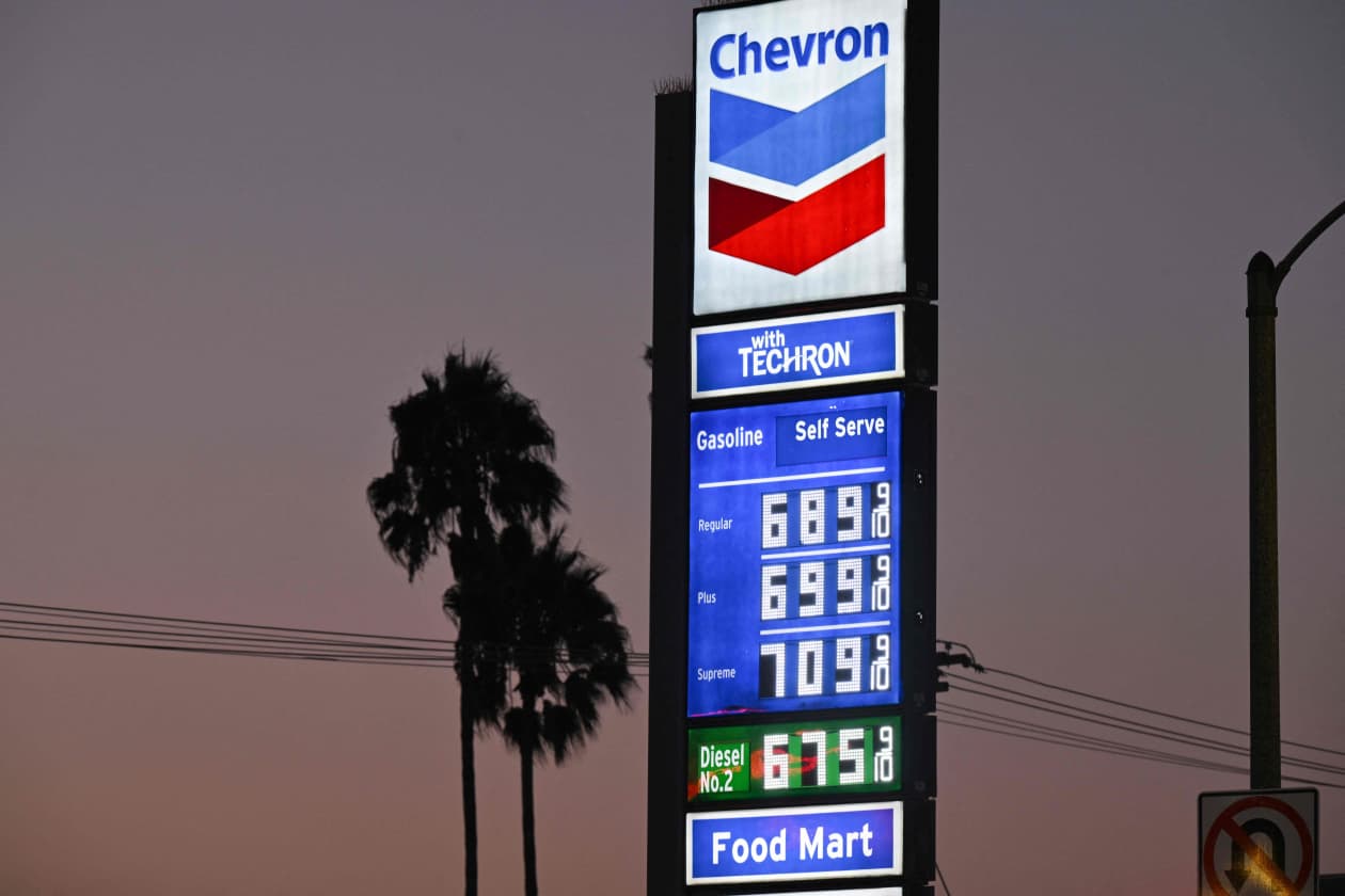 Hess stock climbs on $53 billion Chevron deal and other movers ...
