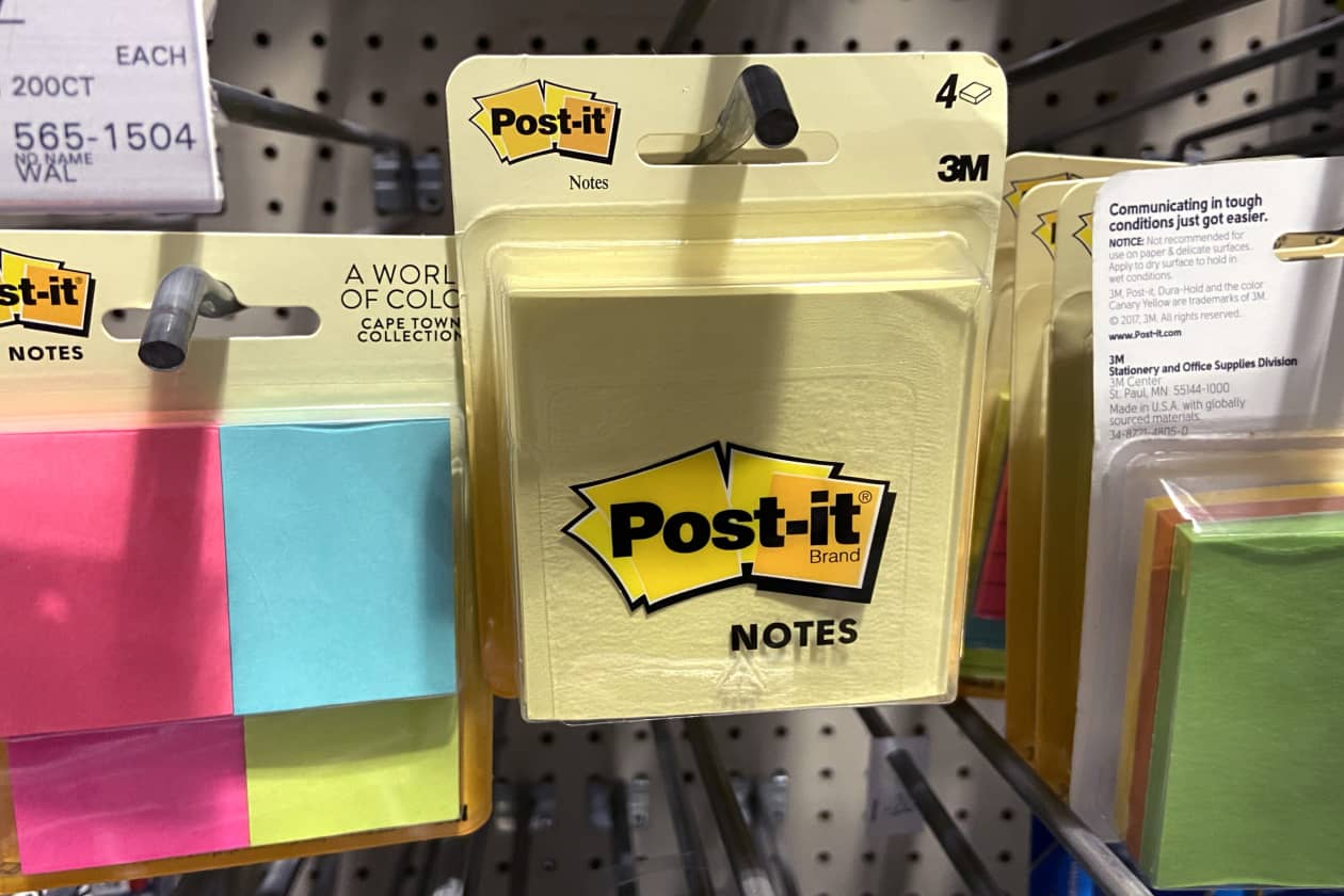 3M bounces off an 11-year low after earnings beat by wide margin ...