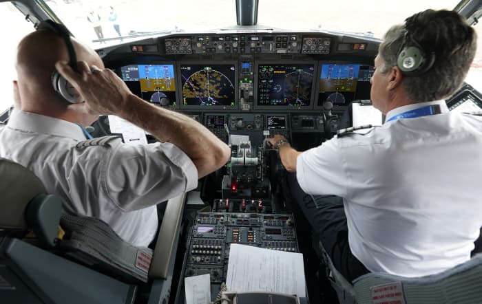Off-duty pilot's alleged attempt to cut engines midflight raises ...