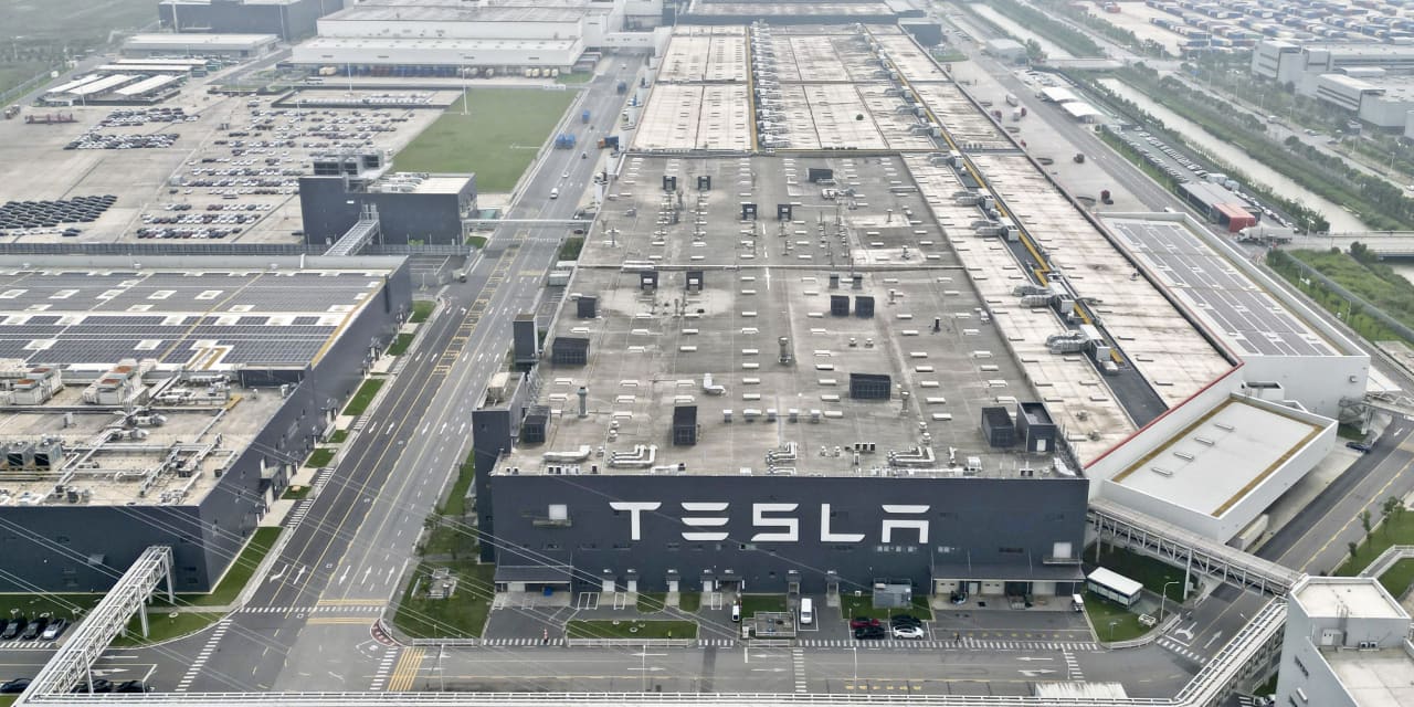 Tesla moves forward with a plan to build an energy-storage battery ...